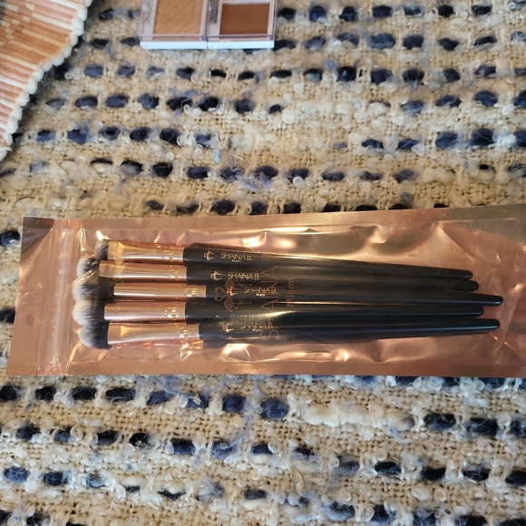 Shania B | Makeup | Shania B Set Of 5 Eyeshadow Brushes | Poshmark